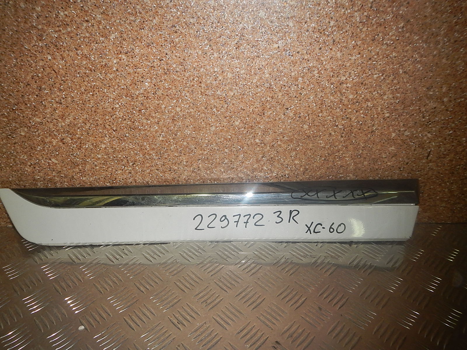 Молдинг двери задней правой, Volvo (Вольво)-XC60 (08-) - Артикул детали ...