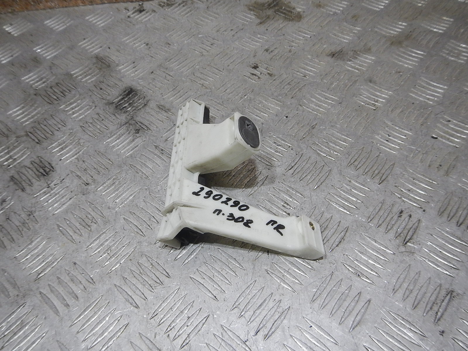 Направляющая стекла двери, Peugeot (Пежо)-308 - Артикул детали: 290290 ...