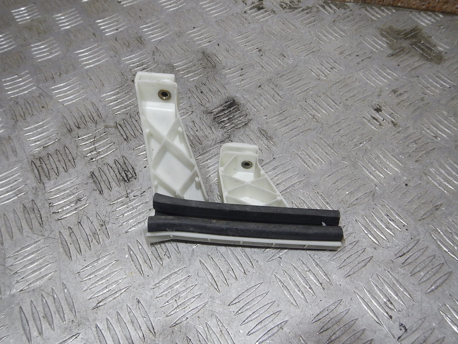 Направляющая стекла двери, Peugeot (Пежо)-308 - Артикул детали: 290290 ...