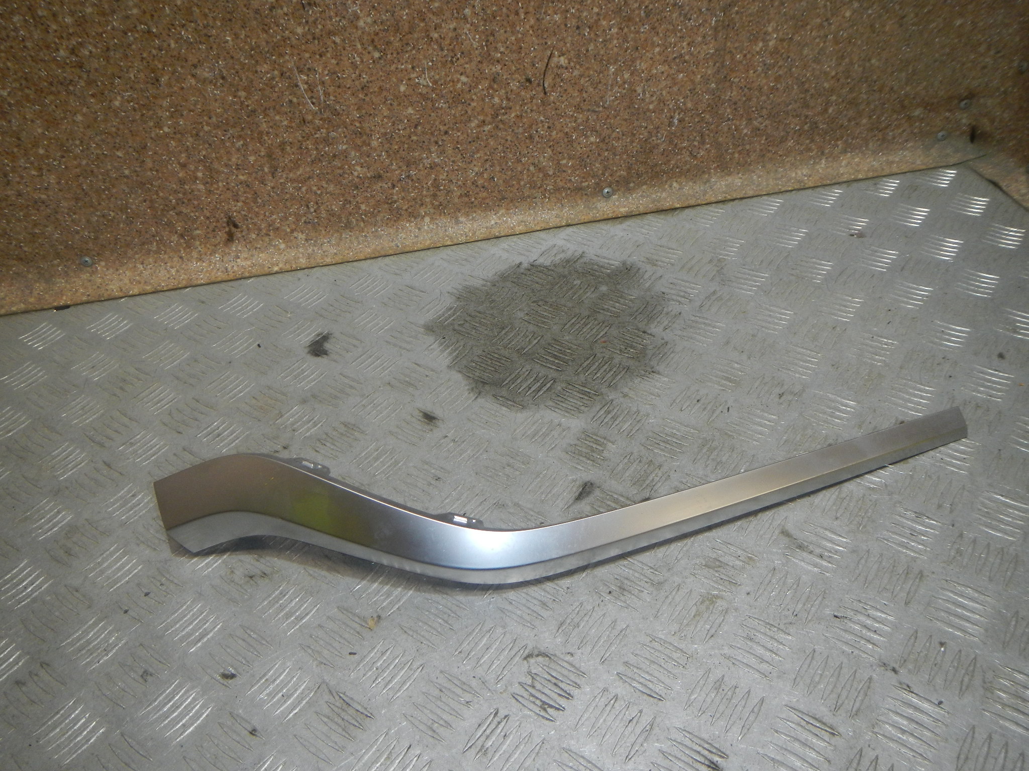 Молдинг бампера переднего правый, Hyundai (Хендэ)-SANTA FE (18 ...